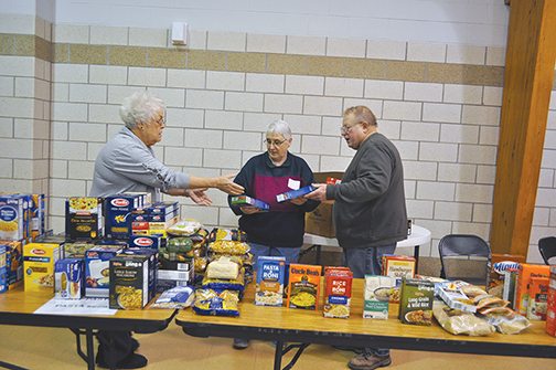 Volunteers set-up food pantry | News, Sports, Jobs - The Freeman Journal